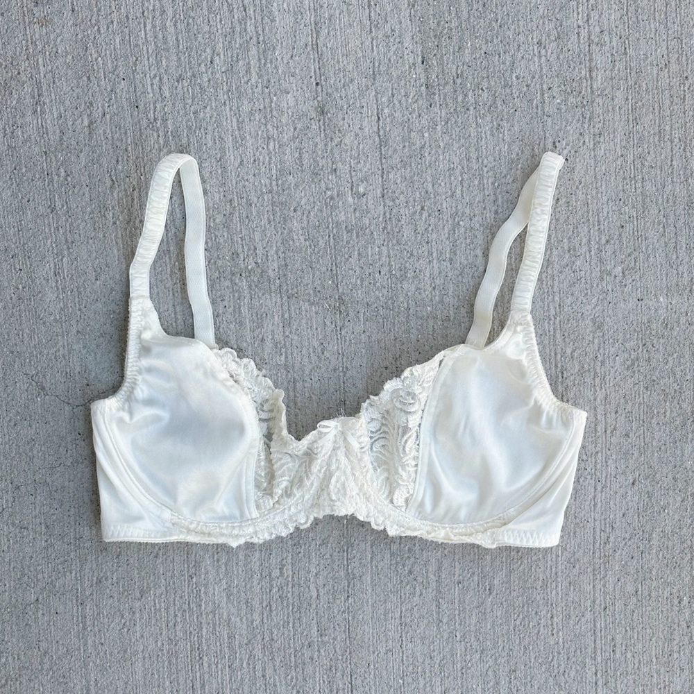 1995 Vintage Victoria’s Secret Ivory Bra - Gem